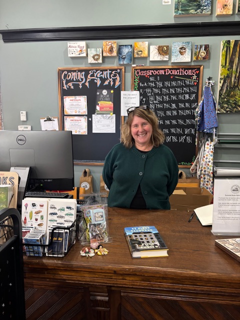 I Have a New Bookstore to Love: Dockside Books in Charlevoix, Michigan ...